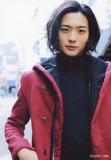 Ryo Ryusei / Upper Body / Costume Red / Black / Mouth Closed / Right ...