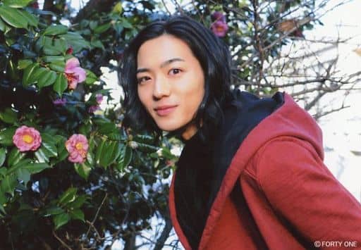 Official photo (male) / actor Ryo Ryusei / Horizontal, Bust Up, Costume ...