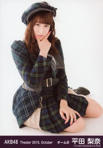 Official photo (AKB48, SKE48) / idol / AKB48 Rina Hirata / Whole Body / Sitting / Theater ...