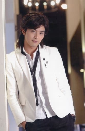 Official photo (male) / actor Mike He (Mike Ha) / Above the Knee ...