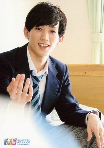 Official photo (male) / actor Daisuke Hirose / Above the Knees, Sitting ...