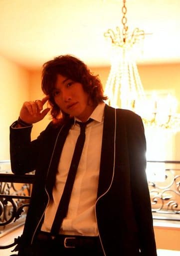 Official photo (male) / actor Kei Hosogai / Above the Knees, Costume ...