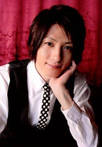 Official photo (male) / actor Hiroki Suzuki (Tsumiya Night) / Upper Body / Costume White / Black ...