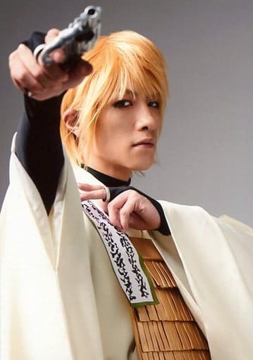 Official photo (male) / actor Hiroki Suzuki (Genshousanzou) / Bust Up / Costume White / Right ...