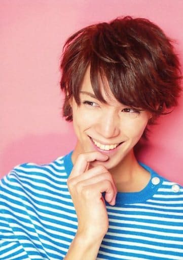 Official photo (male) / actor Kyosuke Hamao / Bust Up / Costume White ...