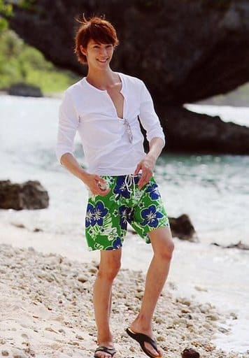 Kyosuke Hamao / Whole body / Costume Shiromidori / Left knee bending ...