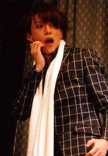 Official photo (male) / actor Hiroki Suzuki (Sho) / Live Photo / Upper Body / Costume Black ...