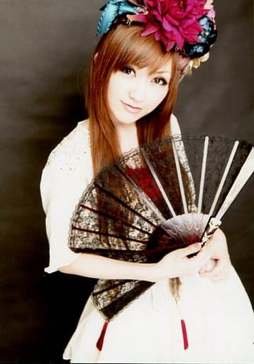 Official photo (female) / voice actor Eri Kitamura / Upper Body ...