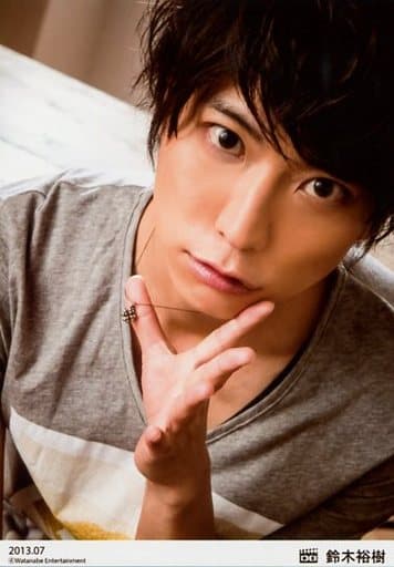 Official photo (male) / actor D-BOYS / Hiroki Suzuki / Bust Up / Costume Grey / White / Left ...