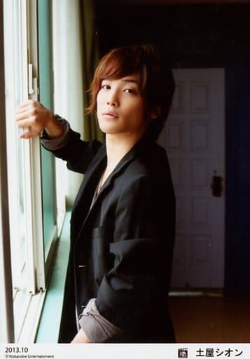 Official photo (male) / actor D2 / Tsuchiya Zion / Upper-body / Jacket Black / Body Left / Right ...