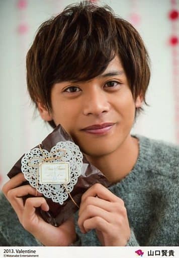 Official photo (male) / actor D2 / Kenki Yamaguchi / Bust Up / Costume Grey / Hands Present ...