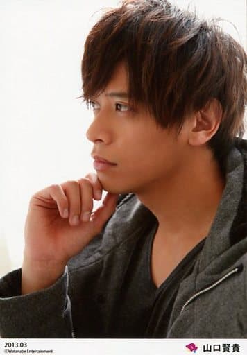 Official photo (male) / actor D2 / Kenki Yamaguchi / Bust Up / Costume Gray / Body Left / Face ...