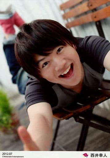 Official photo (male) / actor D2 / Yukito Nishii / Whole-body / Lying down / Lying face down ...