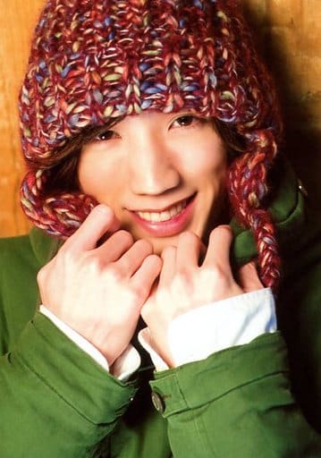 Daisuke Hirose / Bust Up / Costume Green / Both Wrists / Hat Red ...