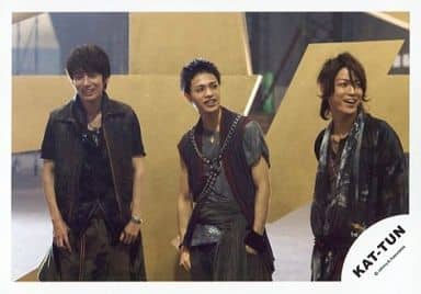 KAT-TUN / Nakamaru / Ueda / Kamenashi / Horizontal / Knee-Up / Line-of-sight / Official Official ...
