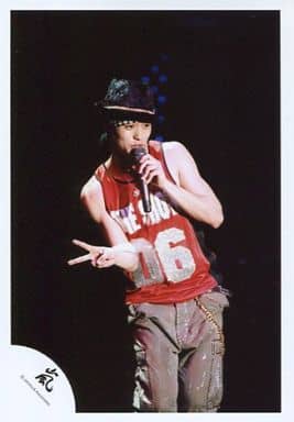 Arashi / Sho Sakurai / Above-the-knee ・ Red costume ・ Black cap ・ Left ...