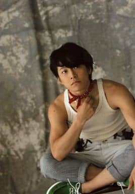Official photo (male) / idol / w-inds. W-inds. / Ryuichi Ogata / Sitting / Tank Top White / No ...