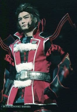 Ryohei Odai (Hideyoshi TOYOTOMI) : Live Photo, Upper Body, Costume : Red / Black, Left Hand Goo ...