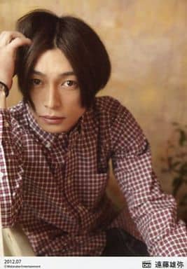 Official photo (male) / actor D-BOYS / Yuya Endo / Upper Body / Costume Red Check / Right Head ...