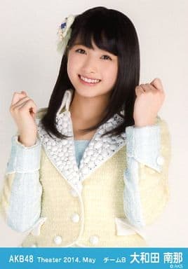 Official photo (AKB48, SKE48) / idol / AKB48 Nana Owada / upper body and both hands rock ...