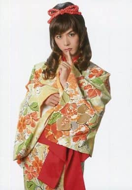 Takuma Sueno (Toshiyoshi YAMADA) : Above the knees, Kimonos with flower ...