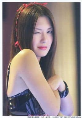 Official photo (female) / Gravure idol Haruna Yabuki / Bust Up / Costume Black / Both Hands ...