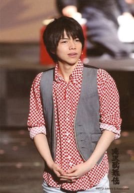 7 WEST / Daiki Shigeoka / Live Photo / Upper Body / Costume Red / White ...