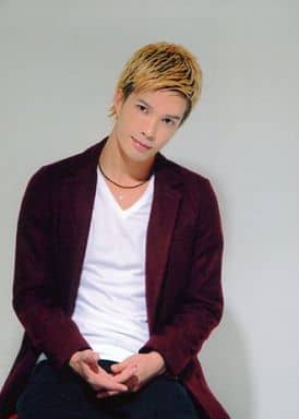 Yusuke Hirose / Above Knee / Red Jacket / White Inner / Both Hands ...