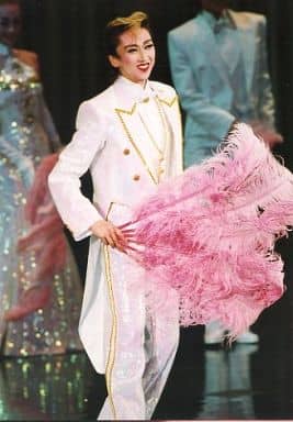 Official photo (female) / actress Jun Shibuki / Live Photo / Above the ...