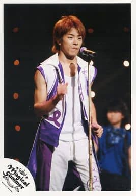Kanjani Eight / Shingo Murakami / Above-the-knee ・ Costume white-purple ・ Fist ・ Mike ・ Live ...