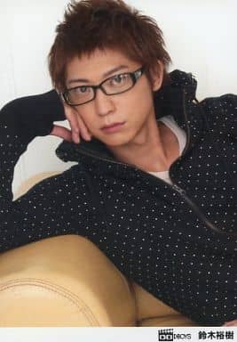 D-BOYS / Hiroki Suzuki / Bust Up / Costume Polka-Dot Pattern Black / Glasses / Right Hand Cheek ...