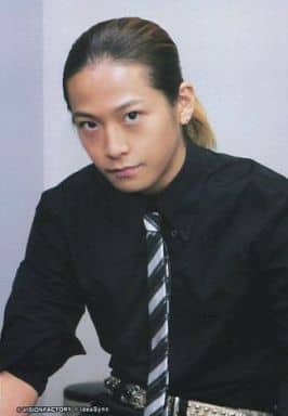 Official photo (male) / idol / w-inds. W-inds. / Ryuichi Ogata / Upper body / Costume black ...
