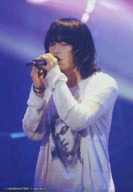 Official photo (male) / idol / w-inds. W-inds. / Ryuichi Ogata / Upper Body / Shirt Gray / Both ...
