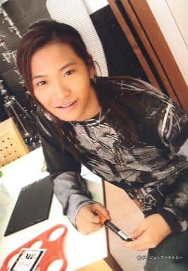 Official photo (male) / idol / w-inds. W-inds. / Ryuichi Ogata / Kneecap / Black costume ...