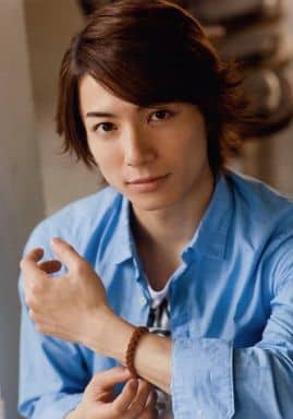 Official photo (male) / actor Takuma Wada (Kunimitsu Tezuka) / Bust Up / Blue Costume / Right ...