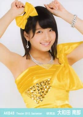 Official photo (AKB48, SKE48) / idol / AKB48 Nana Owada / upper body / both hands rock / theater ...