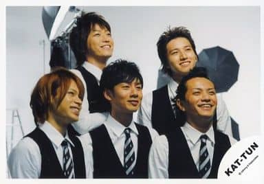 KAT TUN / Group (5 people) Tanaka, Taguchi, Kamenashi, Ueda, Nakamaru / Horizontal, Bust up ...