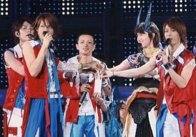 KAT-TUN / Group (5 people) Tanaka, Taguchi, Kamenashi, Ueda, Nakamaru / Horizontal, Live Photo ...