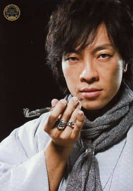 Official photo (male) / actor Takuma Otoo / Upper Body / Costume Gray ...