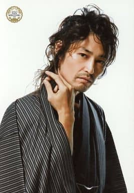 Official photo (male) / actor Ken Yasuda / Upper body / Costume black ...