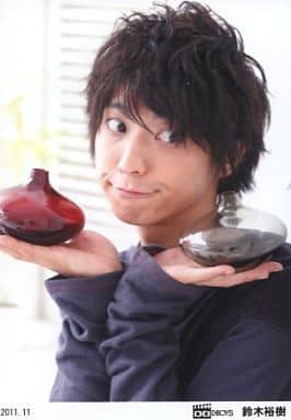 Official photo (male) / actor D-BOYS / Hiroki Suzuki / Bust Up, Costume Black, Both Hands Flask ...