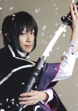 Hiroki Suzuki (Kaoru Nagumo) / Bust up / Costume Black / Purple / Both Hands Sword / Right ...
