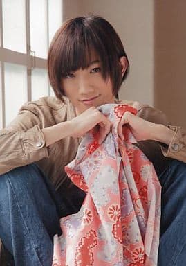 Official photo (male) / actor Daisuke Hirose (Okita Soji) / Sitting ...