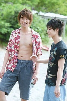 Official photo (male) / actor Shota Takasaki / Yusuke Arai / Flower Pattern Shirt / Black Shirt ...