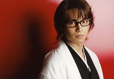 Official photo (male) / actor Kengo Ohkuchi (Sosuke Aizen) / Horizontal, Bust Up, Costume White ...