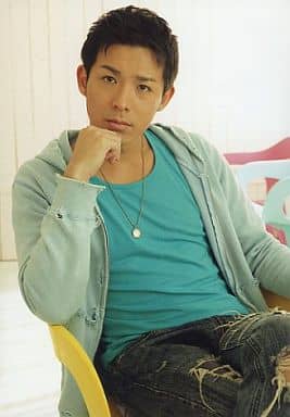 Official photo (Male) / idol / * pnish * * pnish * / Moriyama Eiji / Kneecap, Chair sitting ...