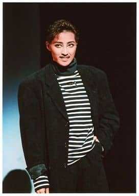 Official photo (female) / actress Yu Todoroki / Live Photo / Above the ...