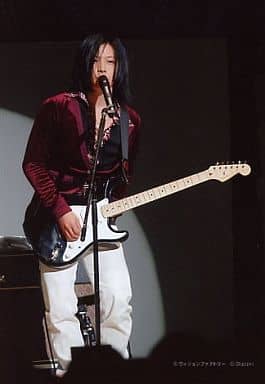 Official photo (male) / idol / w-inds. W-inds. / Ryuichi Ogata / Jacket red / Shirt black ...
