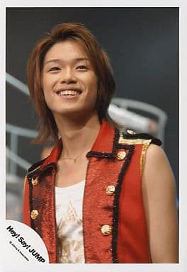 Hey! Say! JUMP / Yuya Takagi / Red costume / Upper body / Smile / Live photo / Official Official ...
