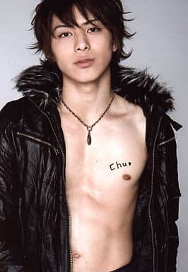 Run&Gun / Kosuke Yonehara / Upper body / Black jacket / Necklace / Chest with "Chu" character ...